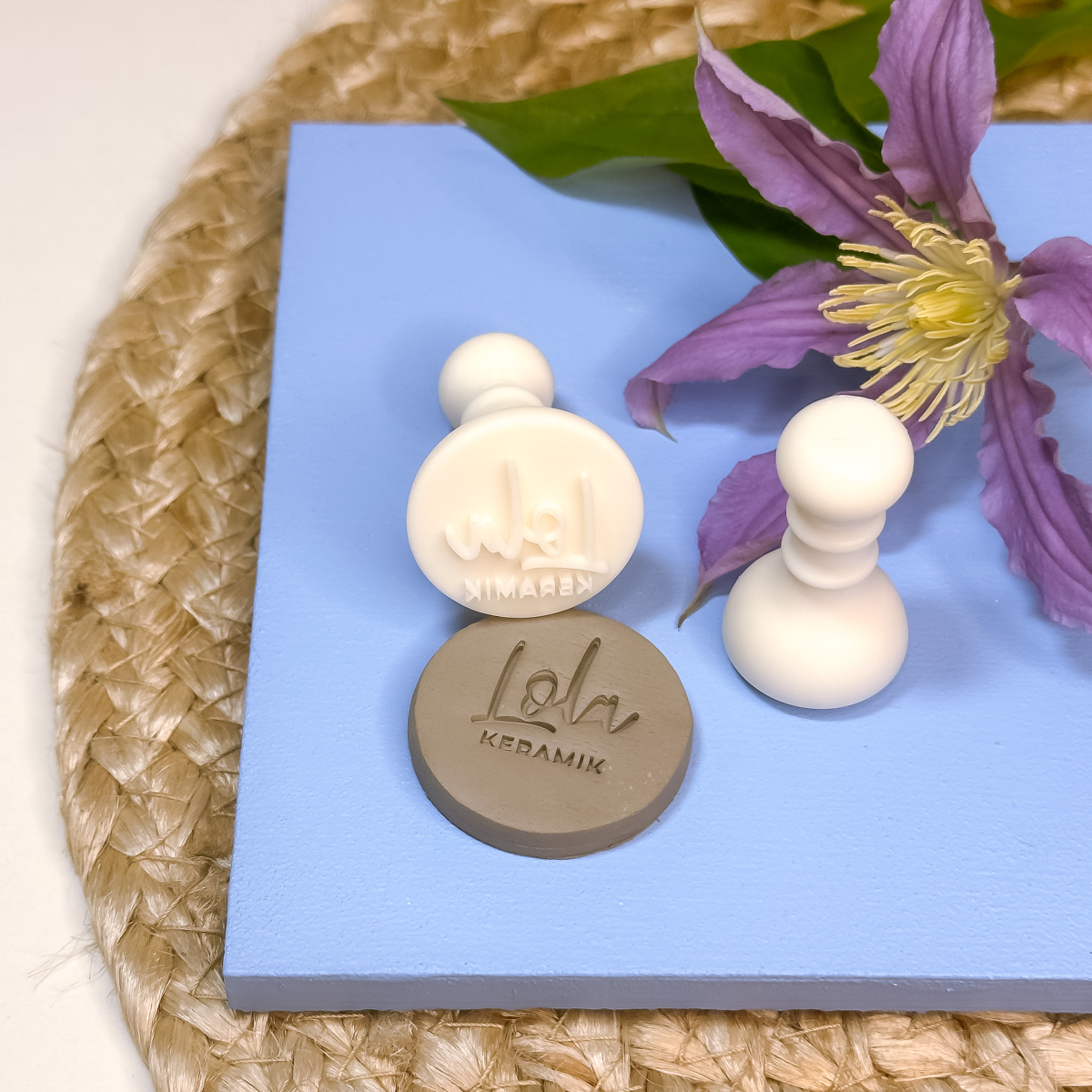 Signaturstempel V2 - Håndskreven signatur - Stempler - Lola Keramik